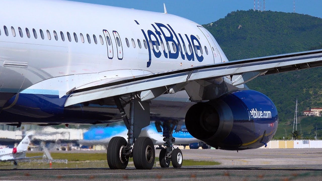 jetBlue Airbus A320 Close-Up Landing and Departure from SXM Sint ...