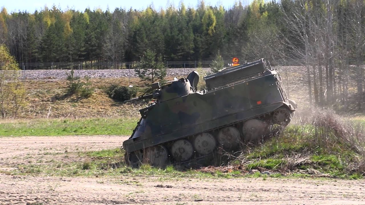 Arsenalen Pansarbandvagn 302 bestiger. - YouTube