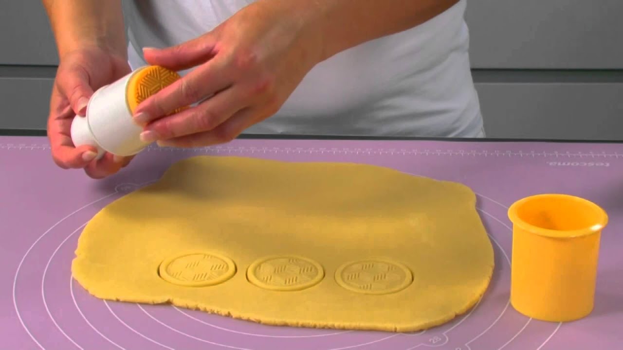 Razítko na sušenky TESCOMA DELÍCIA, 6 party dekorů - YouTube