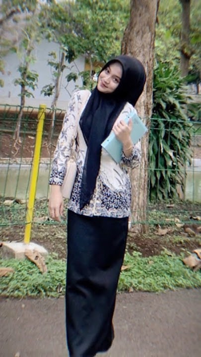 bu guru cantik #sekolah #masasekolah #gurucantik (source.@dnyapp6) - YouTube