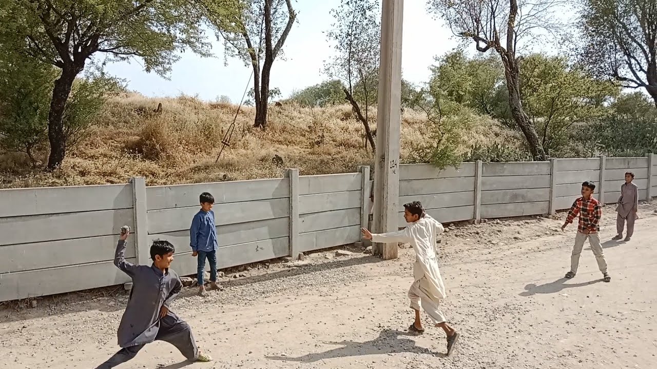 Pakistan village traditional game!Ye game to sub ne kheli! ایک دوسرے کو ...