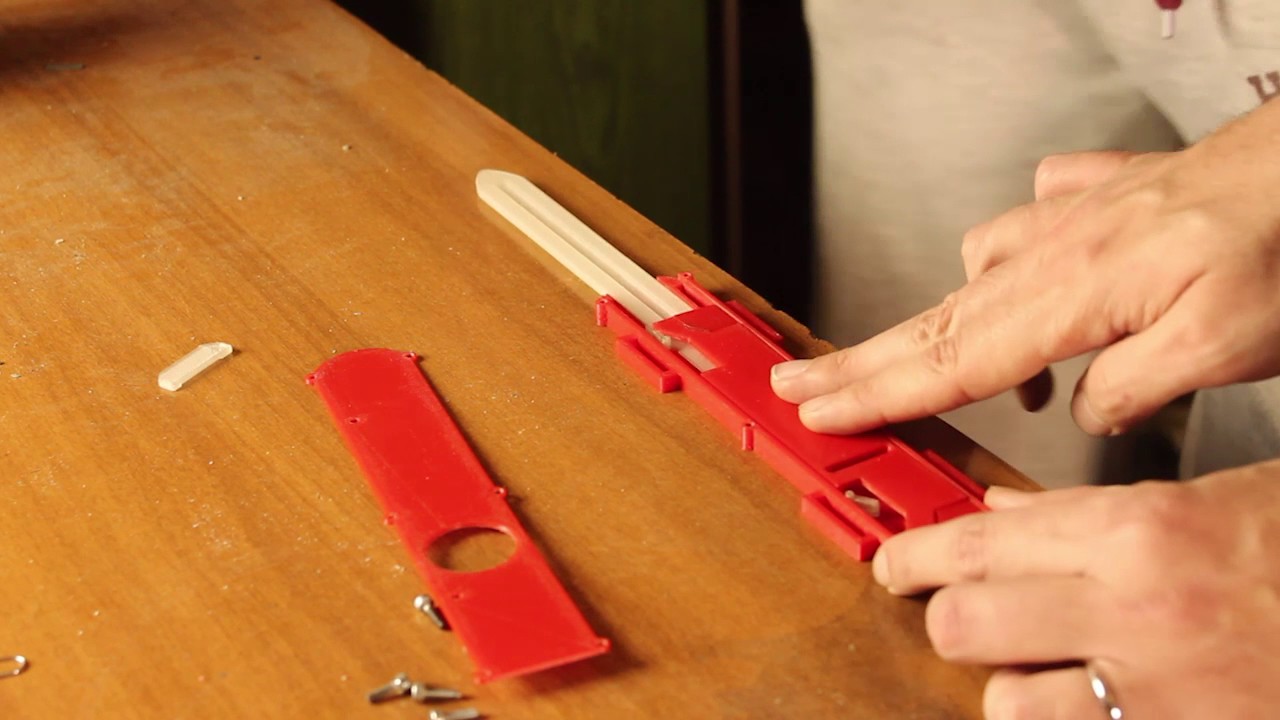 DIY: lama celata ( hidden blade ) -- Assassins Creed - YouTube