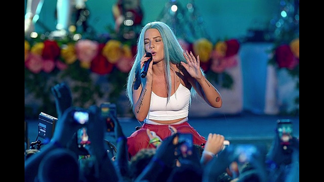 Halsey - Without Me (lyrics video) - YouTube