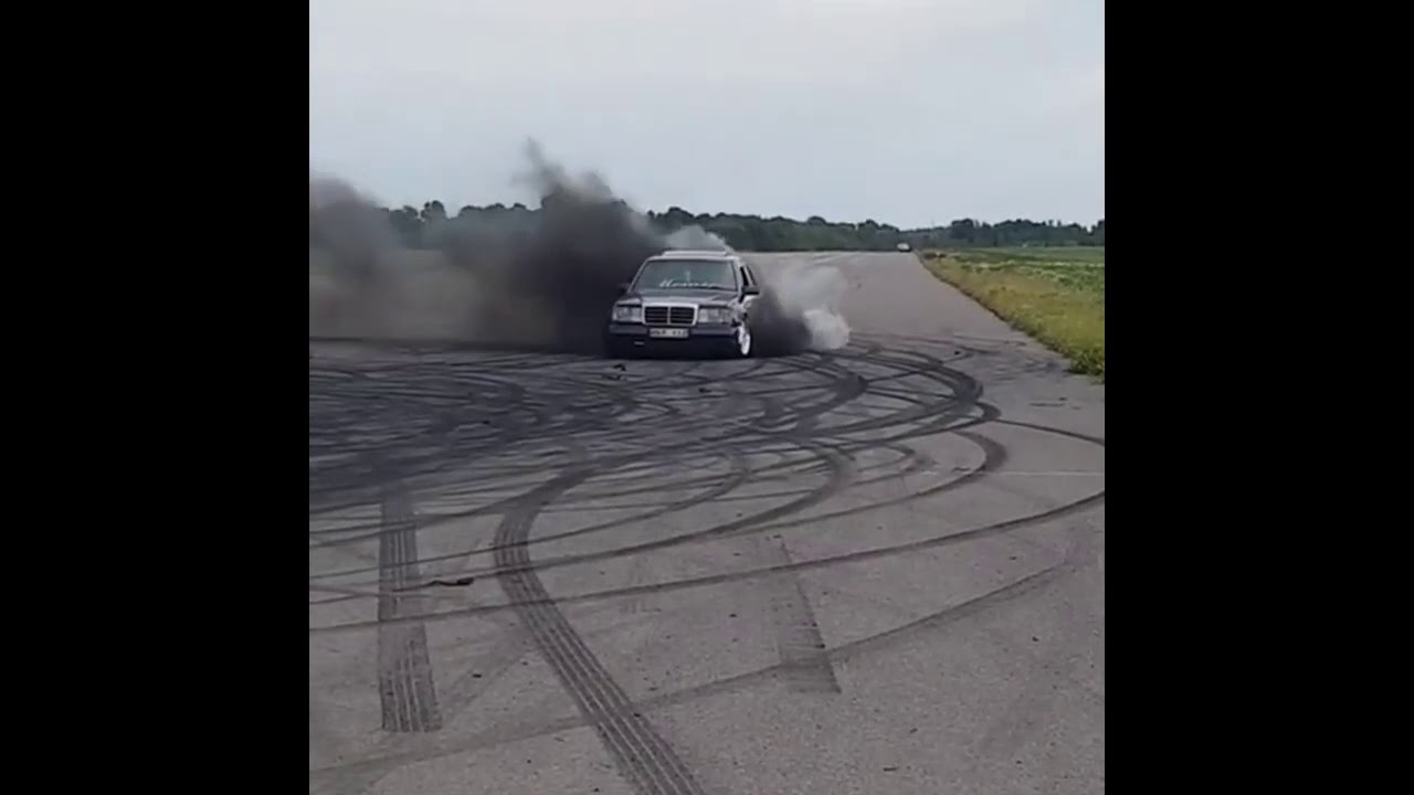 Mercedes-W124 S124 300TD-Drift Burnout - YouTube