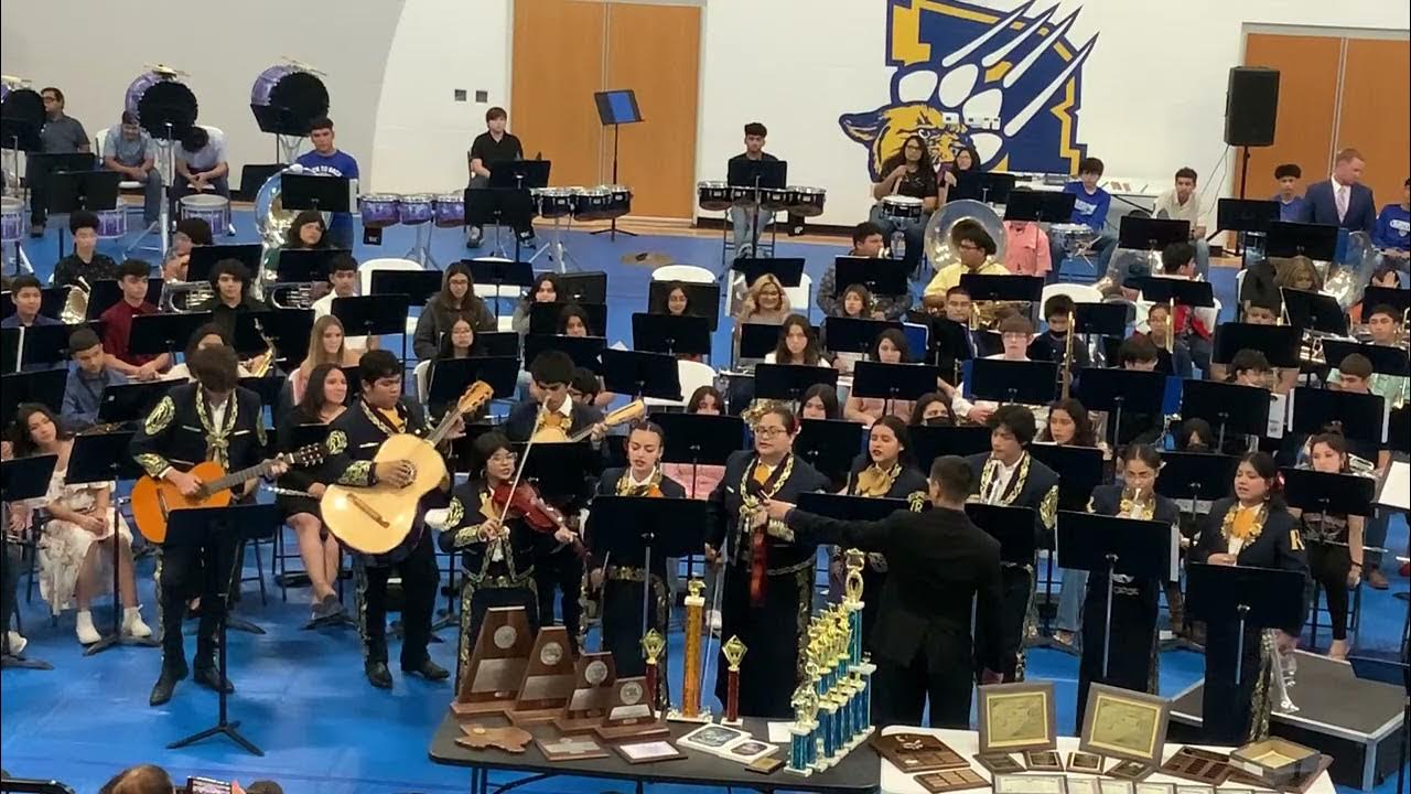 RECHS Mariachi plays De Colores - YouTube