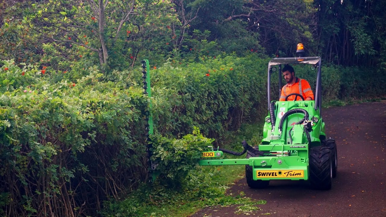 Slanetrac SA800 Hedge Trimmer Attachment on Avant 635 Loader - YouTube