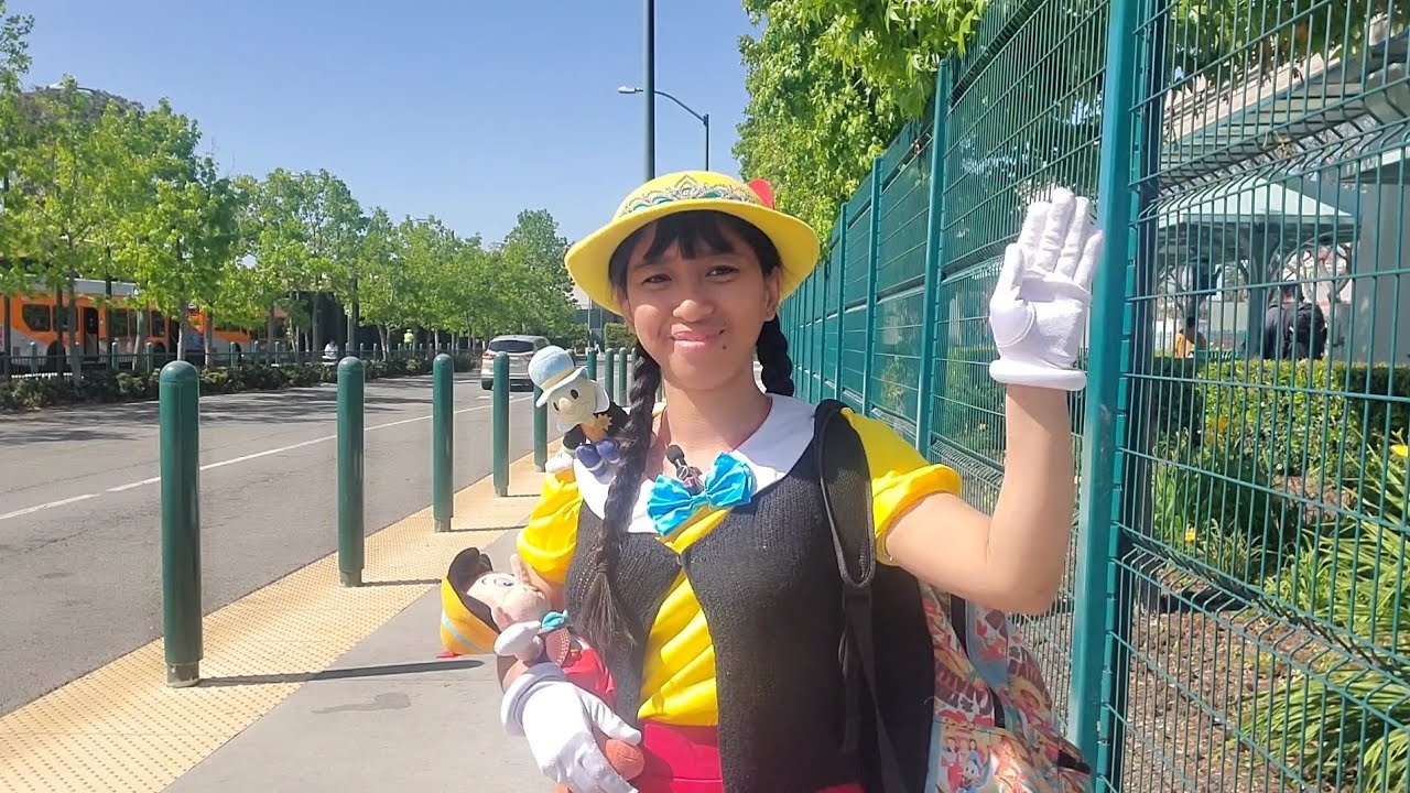 Final Pt 10 of Pinonnia in Disneyland's Pixar Pals Playtime Party - YouTube