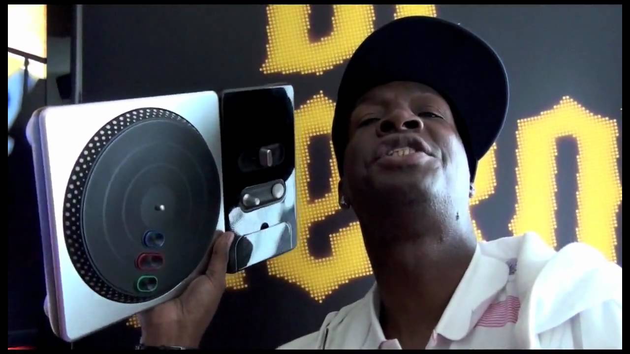 DJ Grandmaster Flash Stars in DJ Hero! - YouTube