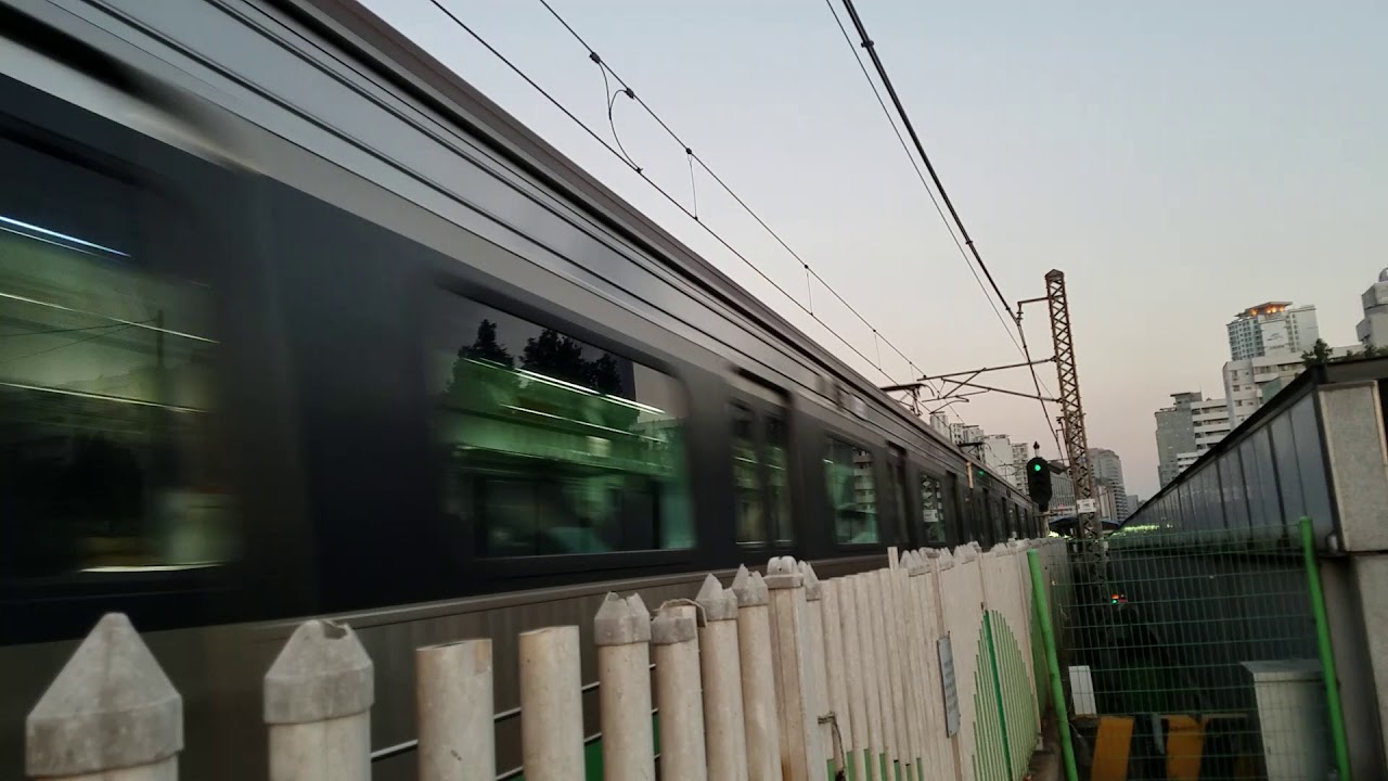 Seoul Metro line 2 over Han River (part 3) - YouTube