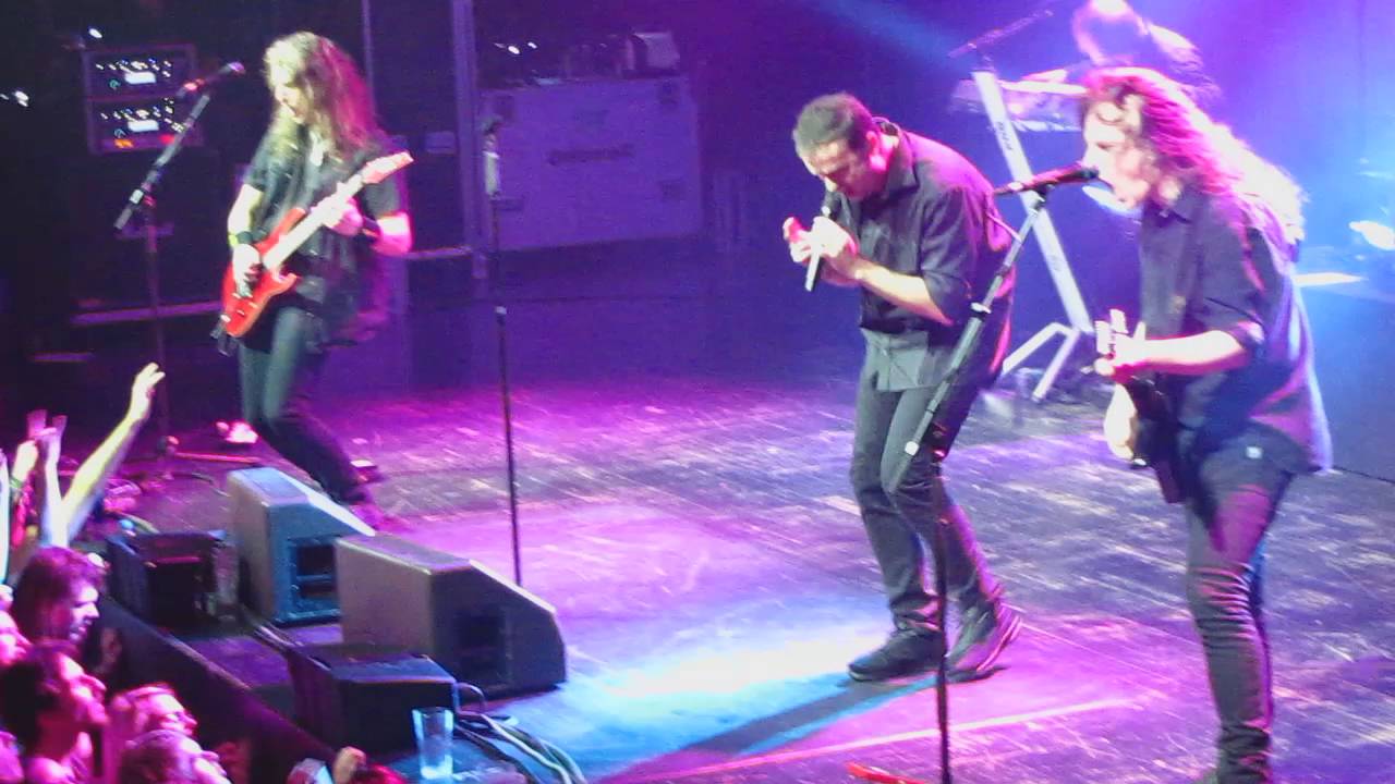 Blind Guardian - Fly live at TivoliVredenburg Utrecht - YouTube