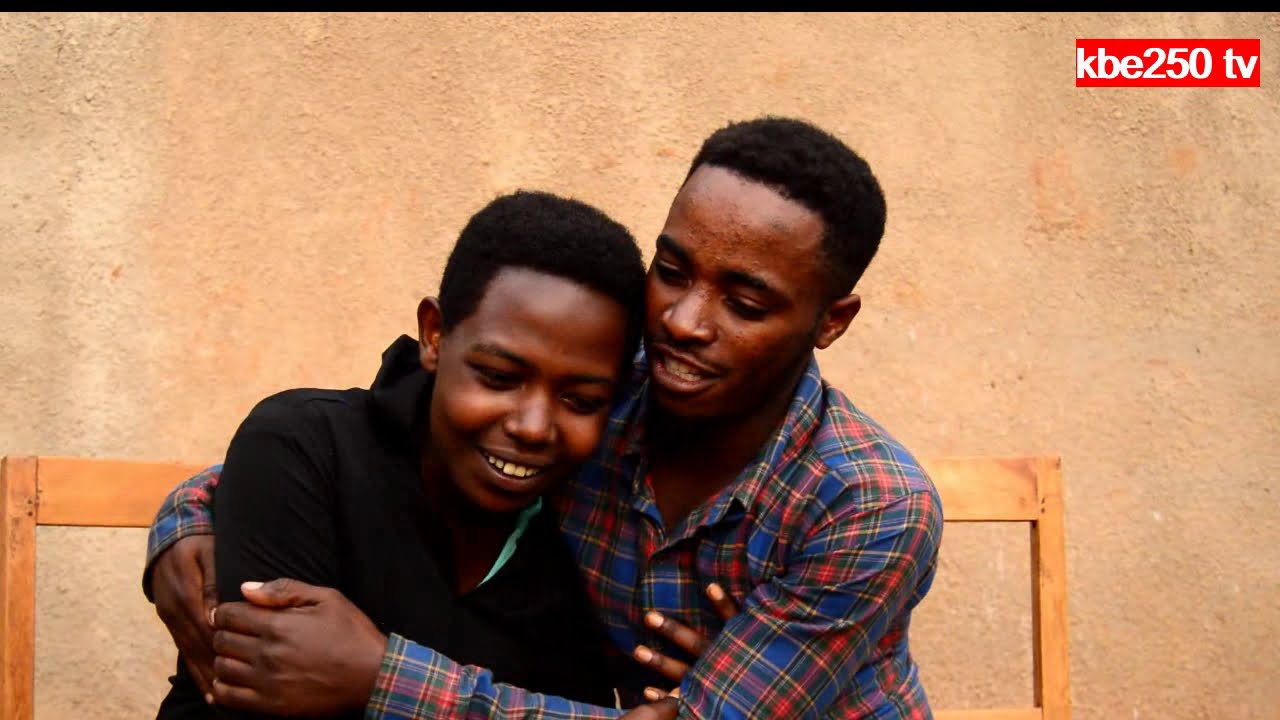 Njye nkunda umuhungu uzi gusomana akanyunyira iminwa - YouTube