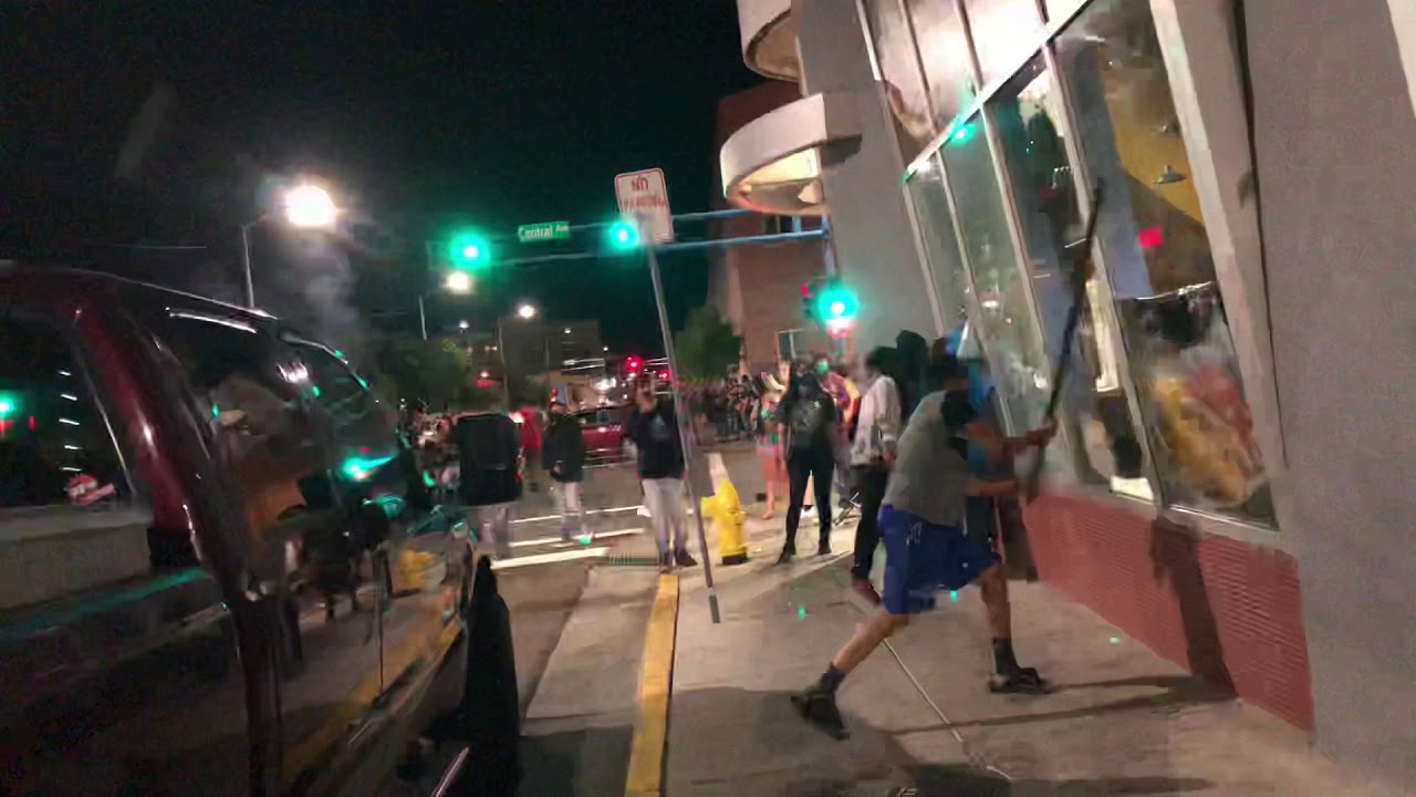 Protesters breaking windows - YouTube