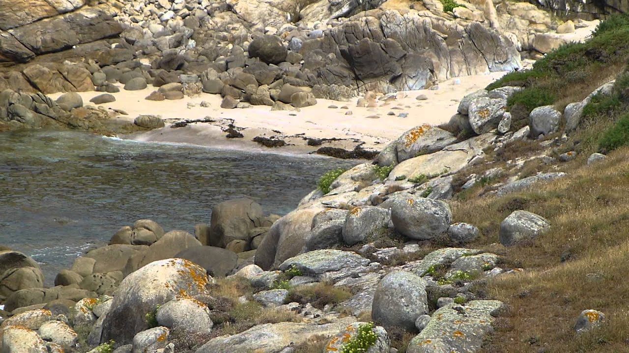 Pequeña playa de rocas junto al faro de Cabo Prioriño (A Coruña) - YouTube