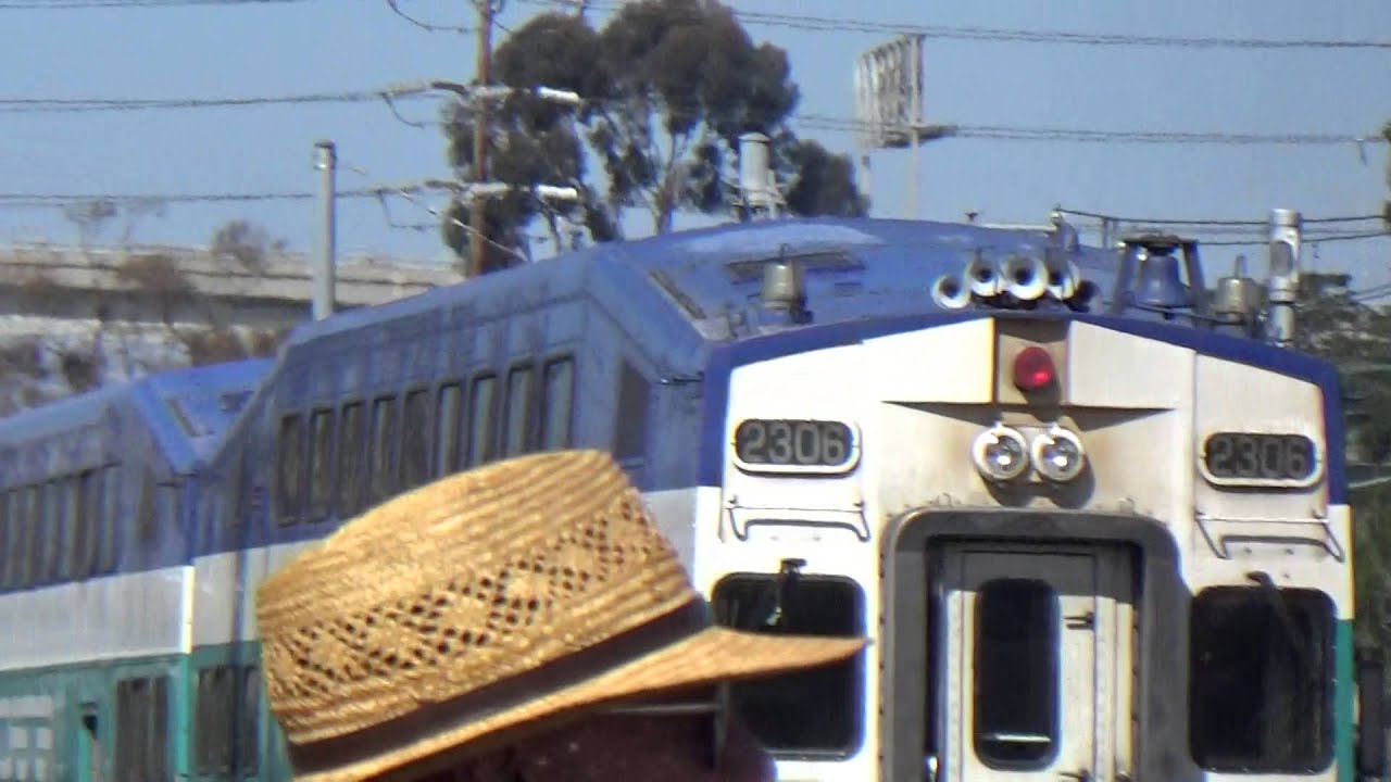 Coaster Train 685 F40ph 2103 To Oceanside - YouTube