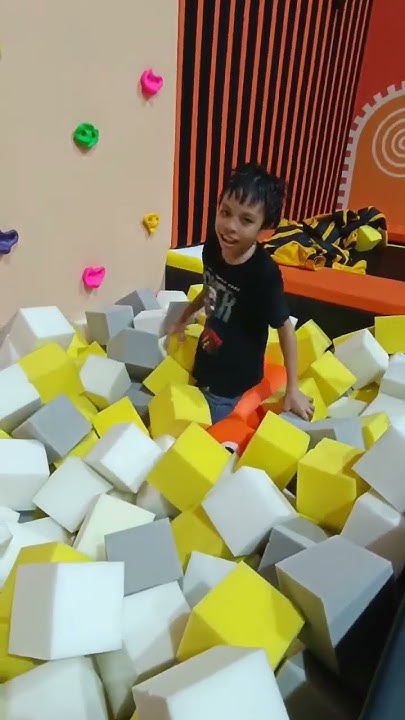 Leo & Let - Tinggi betul tempat Leo terjun... #viral #cute #shorts #gembira @leolet - YouTube