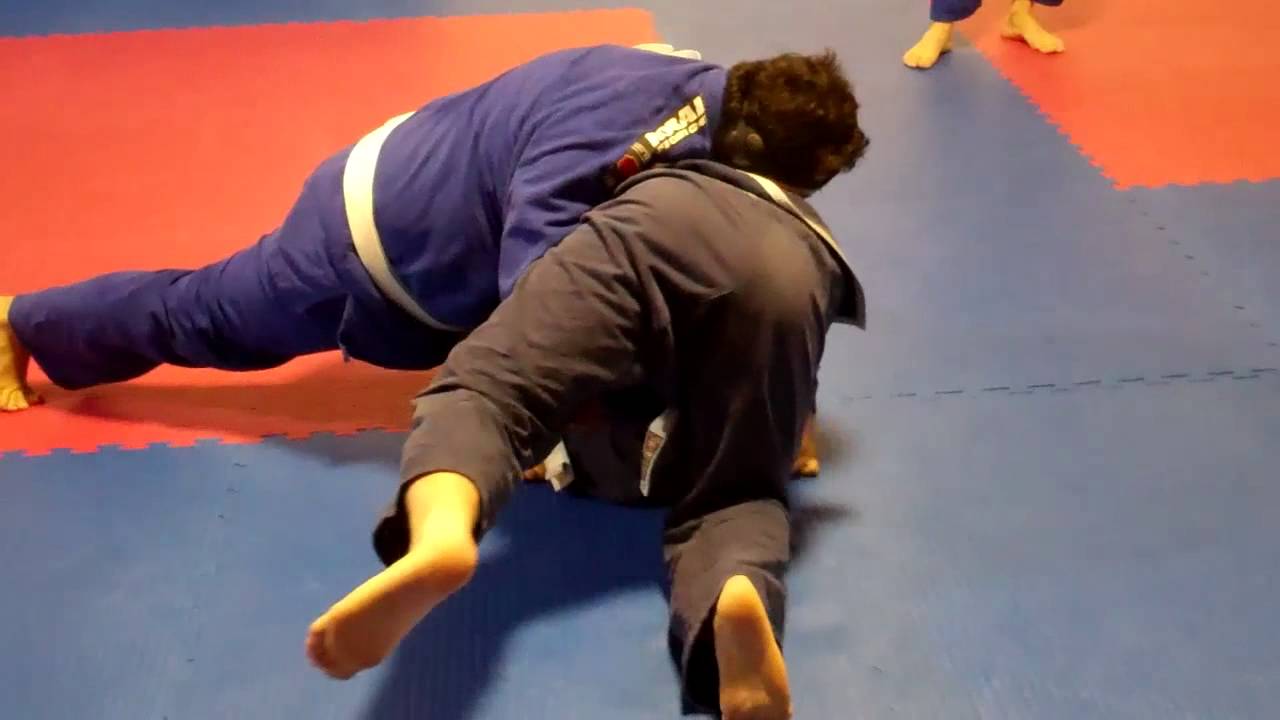 Coventry Brazilian Jiu Jitsu Student Sparring - YouTube