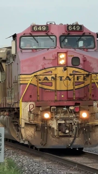 BNSF Warbonnet Duo Leads A Westbound BNSF Local Manifest Train In Fort Madison, IA On June 21 ...