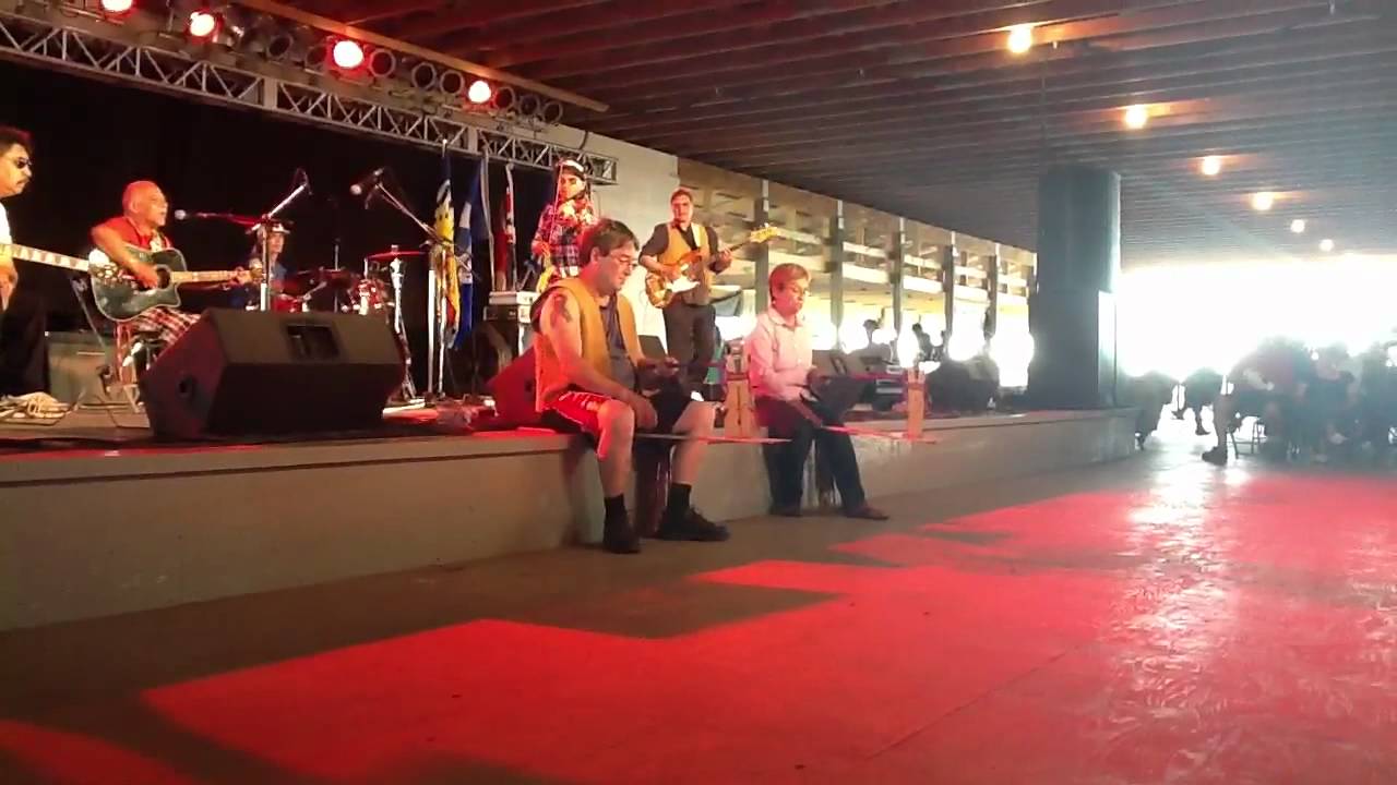 Metis jigging puppets - Back to Batoche 2012 - YouTube