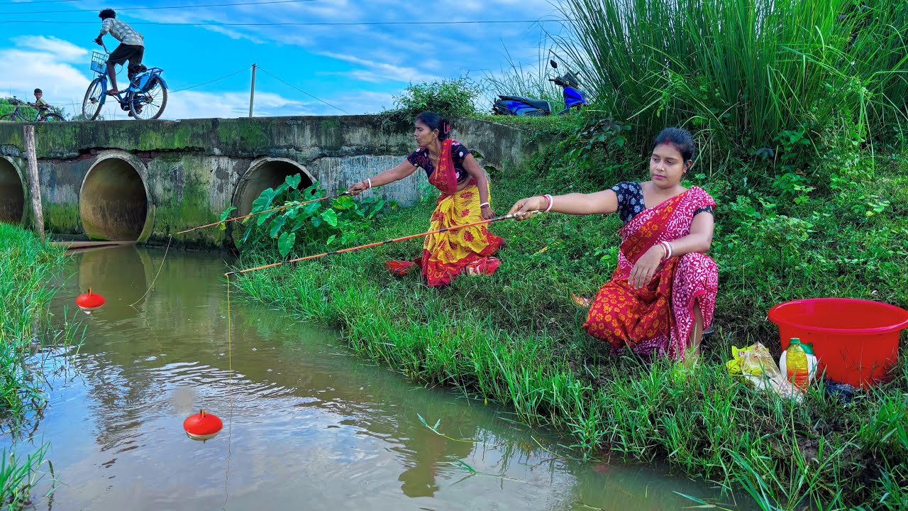 Fishing Video🎣 || Two Beautiful Village Lady Happily Catch Many Fish In ...