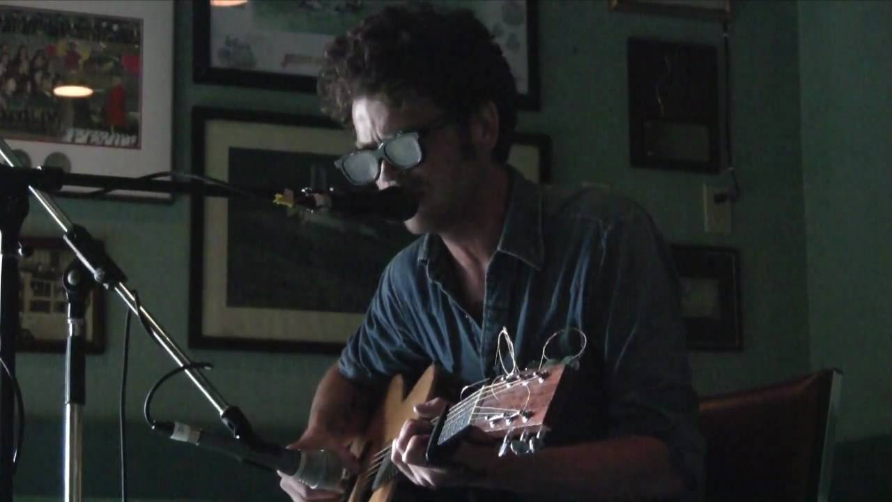 Fred Squire - Song for an x Girlfriend at Sappyfest 2010 - YouTube