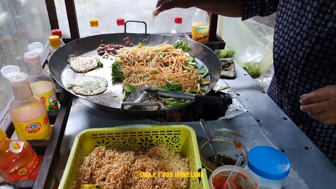 Daily Food Homeland, Street Food Fried Noodle with Hot Source Cooking ...