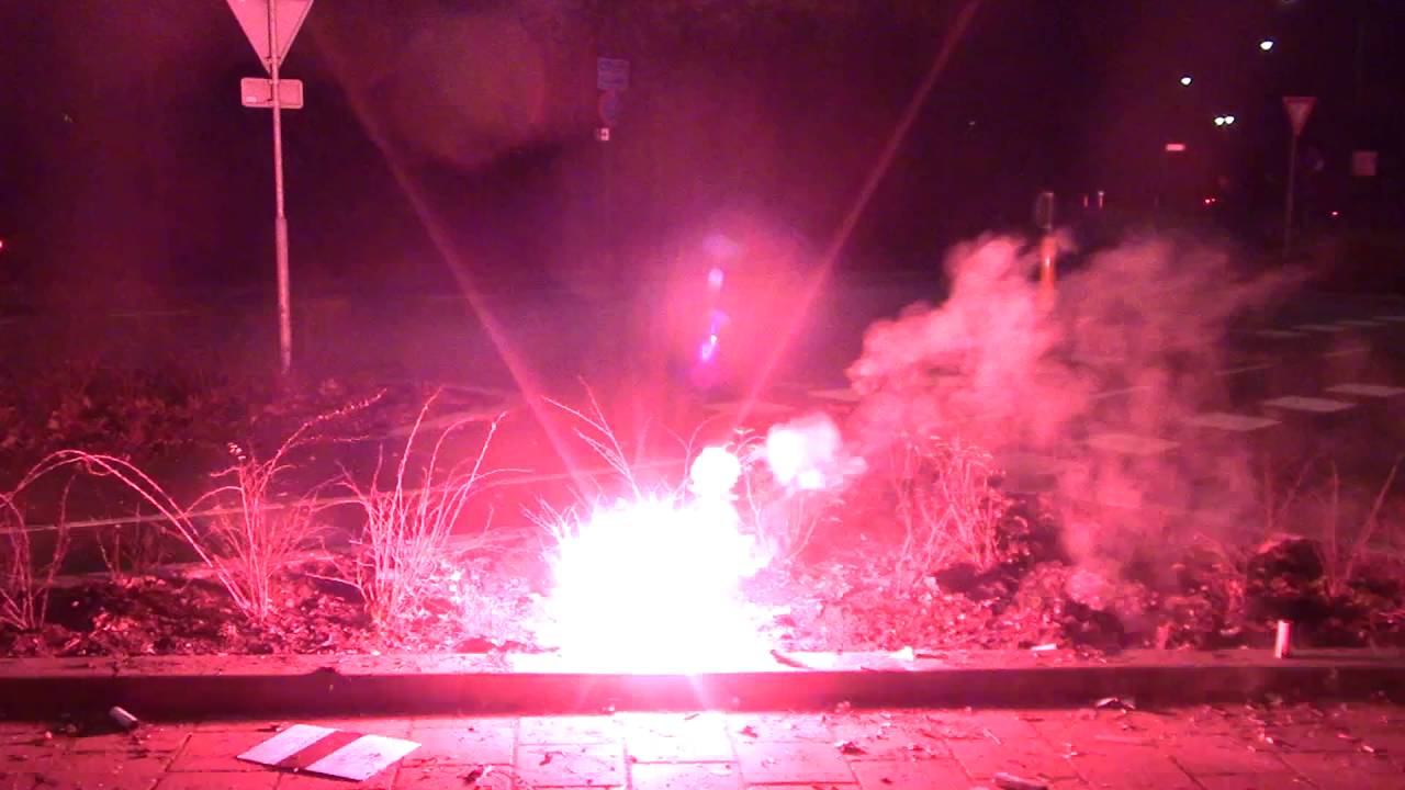 red strobe torch triplex - YouTube