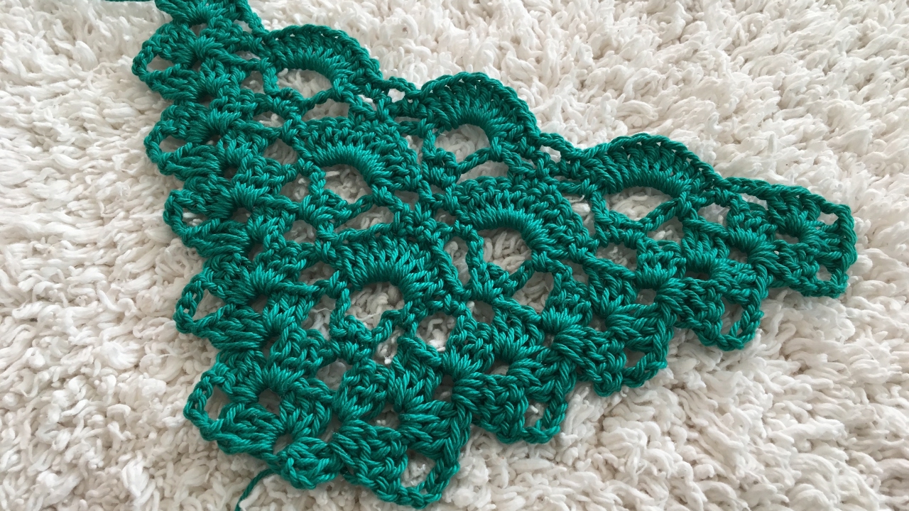 The triangular scarf 8 - YouTube