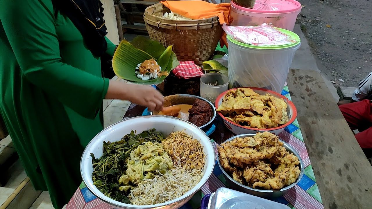 HARGANYA 5000AN LAUKNYA TEMPE TAPI ENAK BANGET - NASI PECEL PINCUK ...