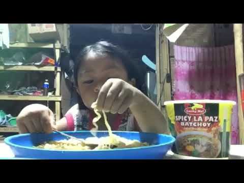 2 YEAR'S OLD MUKBANGER - YouTube