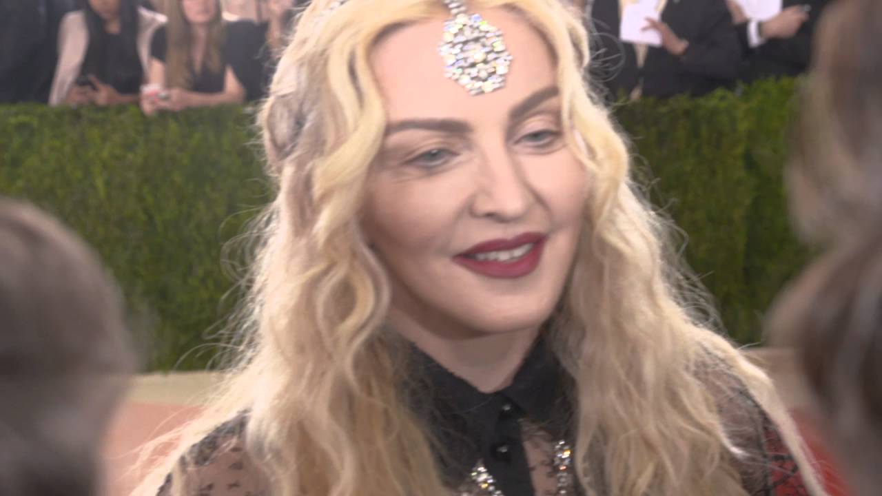 Met Gala 2016 - Celebrity Interviews on the Red Carpet - YouTube