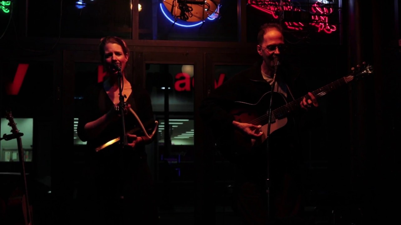 ROBIN BIENEMANN - Jennifer Aniston (Friendly Tap, Berwyn, IL 10.02.16 ...