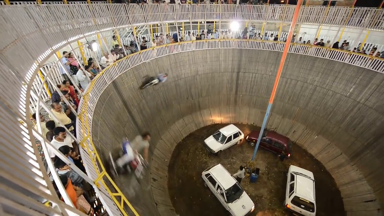 Well of Death at Hyderabad - YouTube