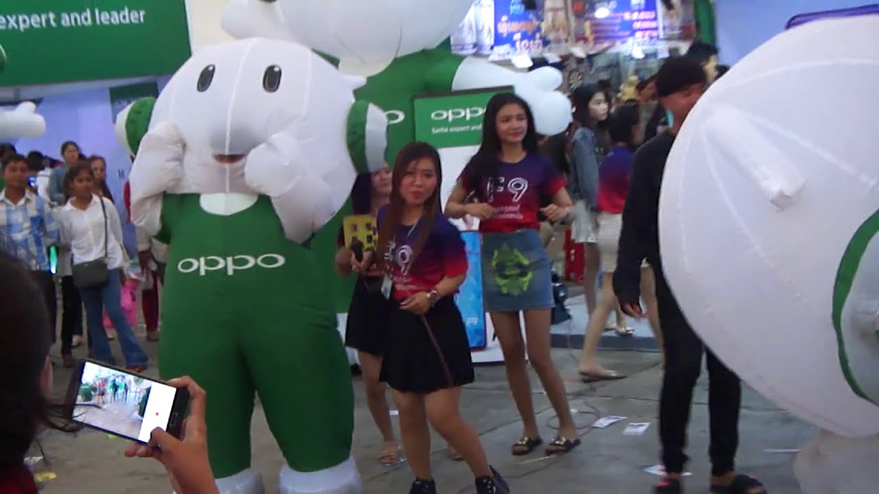 Oppo Doll Funny Dancing - YouTube