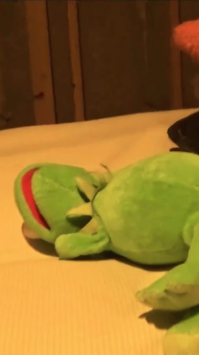 Lightning McQueen drops Kermit with the F95 - YouTube