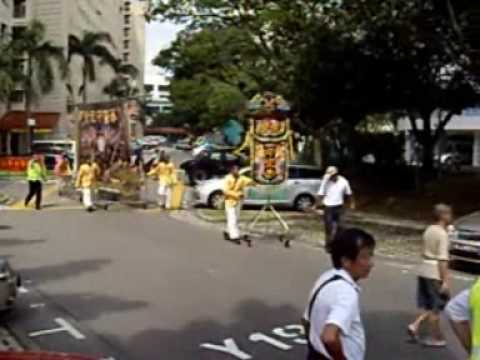 Grand Chinese funeral procession at Yishun Ave 7, blk 289 - YouTube