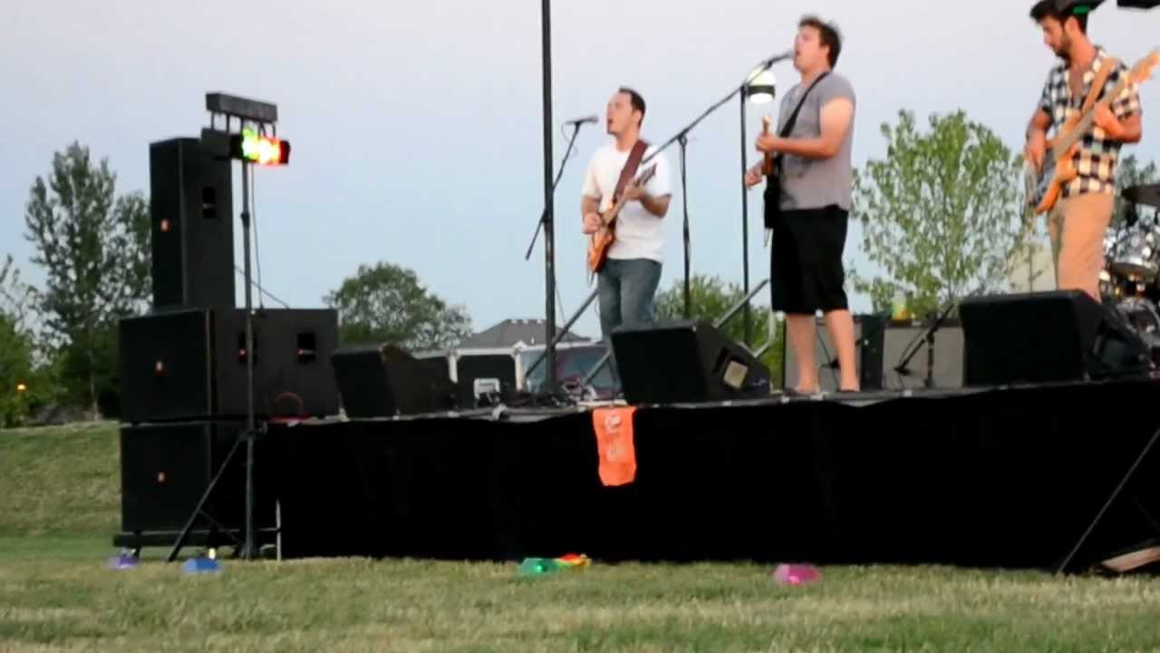 Jobu Sings Chicken Fried in Lemont - YouTube