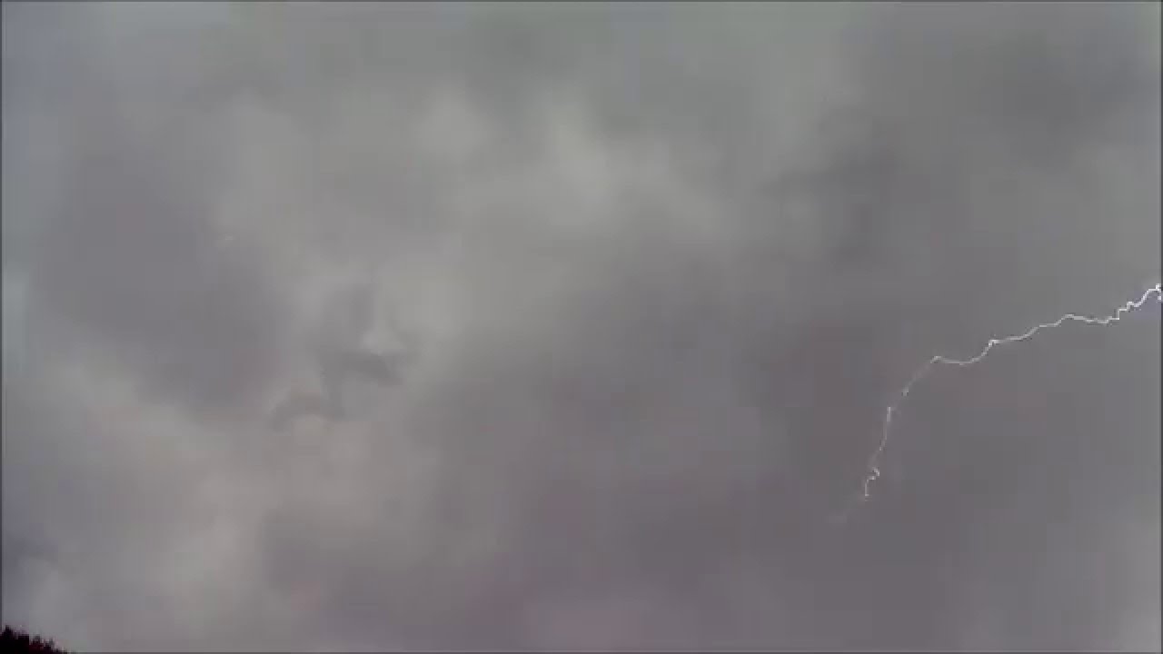 Thunder goes boom!! - Very loud - YouTube