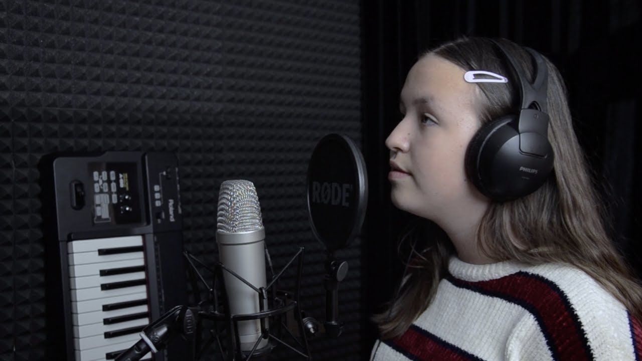 Magda Pająk - King (Years&Years) - YouTube