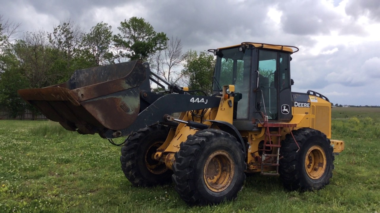 John Deere 444J Wheel loader - YouTube