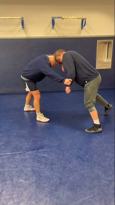 Duck under wrestling takedown - YouTube