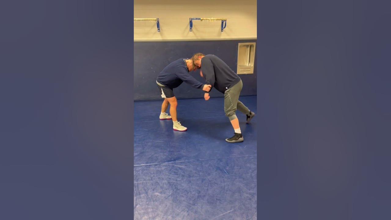 Duck under wrestling takedown - YouTube