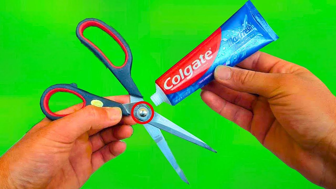 The toothpaste on the scissors surprised me. Sharpen the scissors like ...