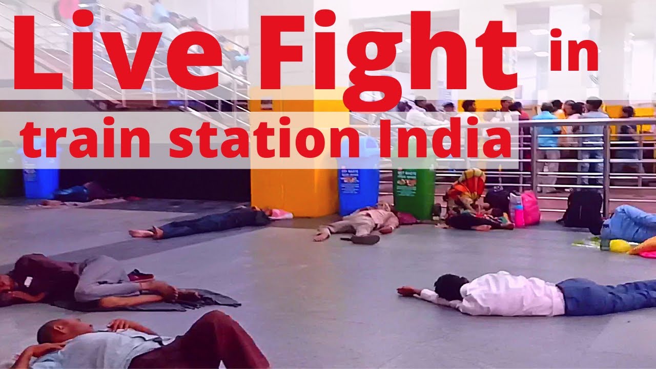 Live Fight || Man beaten || India Alert || Danger In Indian Railway ...