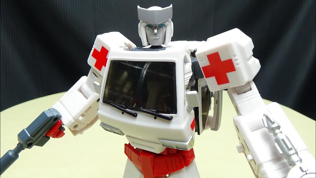 Voodoo Robots SALUS (Masterpiece Ratchet): EmGo's Transformers Reviews ...
