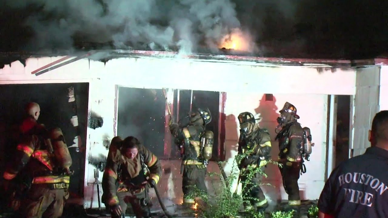 Arson suspected after 2 vacant houses burn a few blocks apart - YouTube