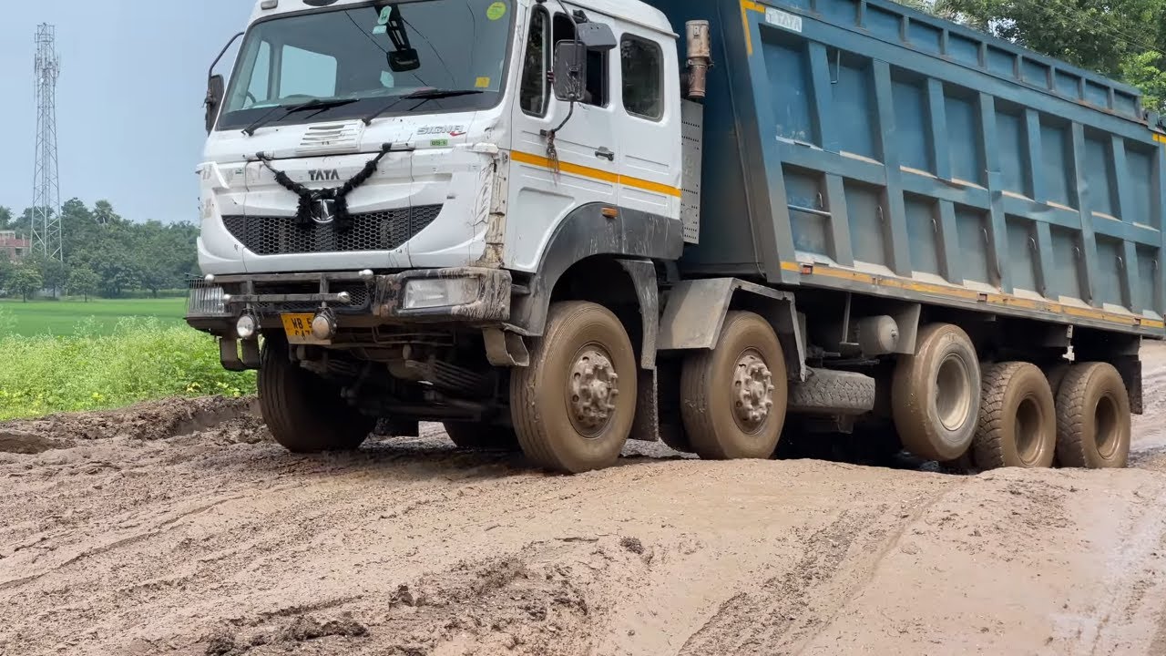 16 Wheeler Truck Video | Indian Tipper Trucks On Mud Road. - YouTube