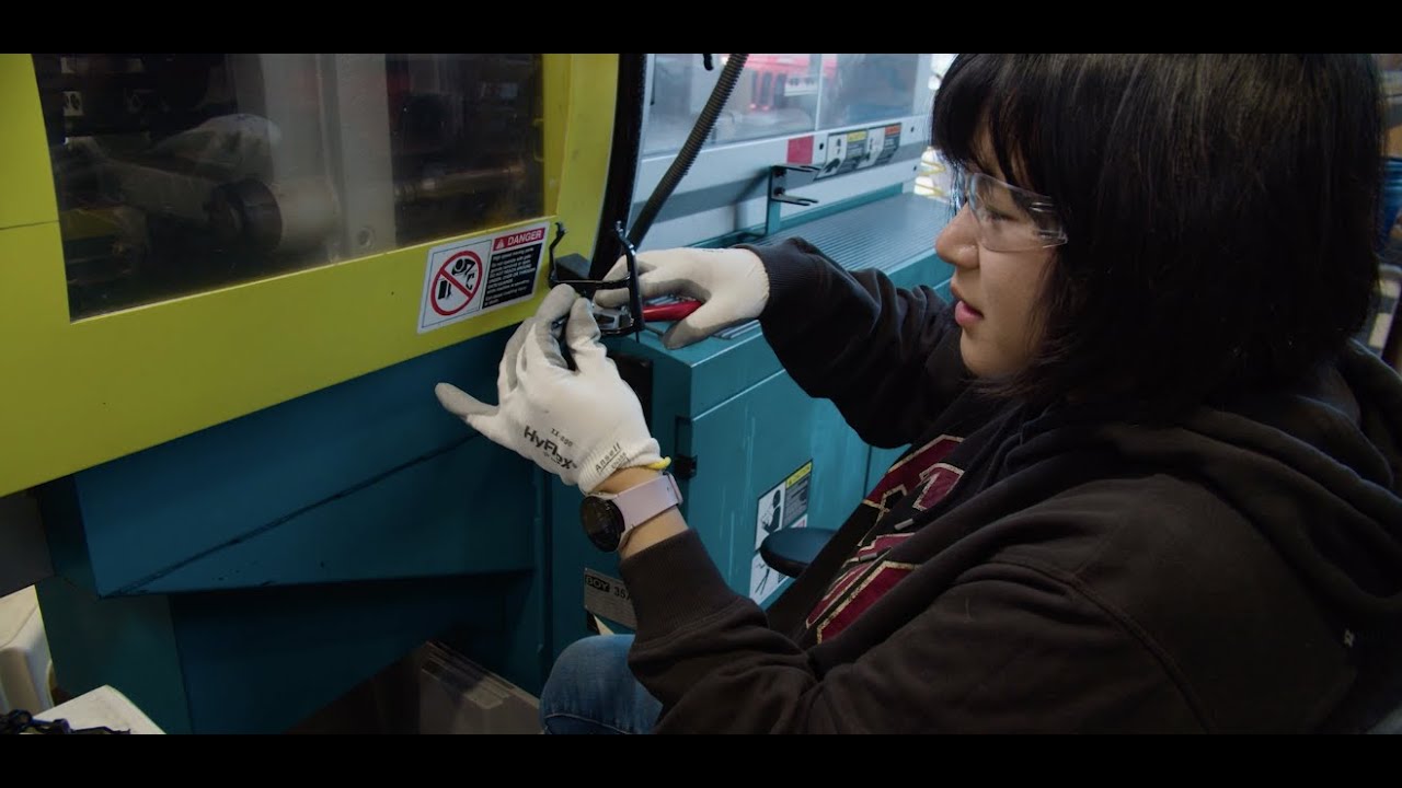 CLx10 Battery Carriage | How it's Assembled - YouTube