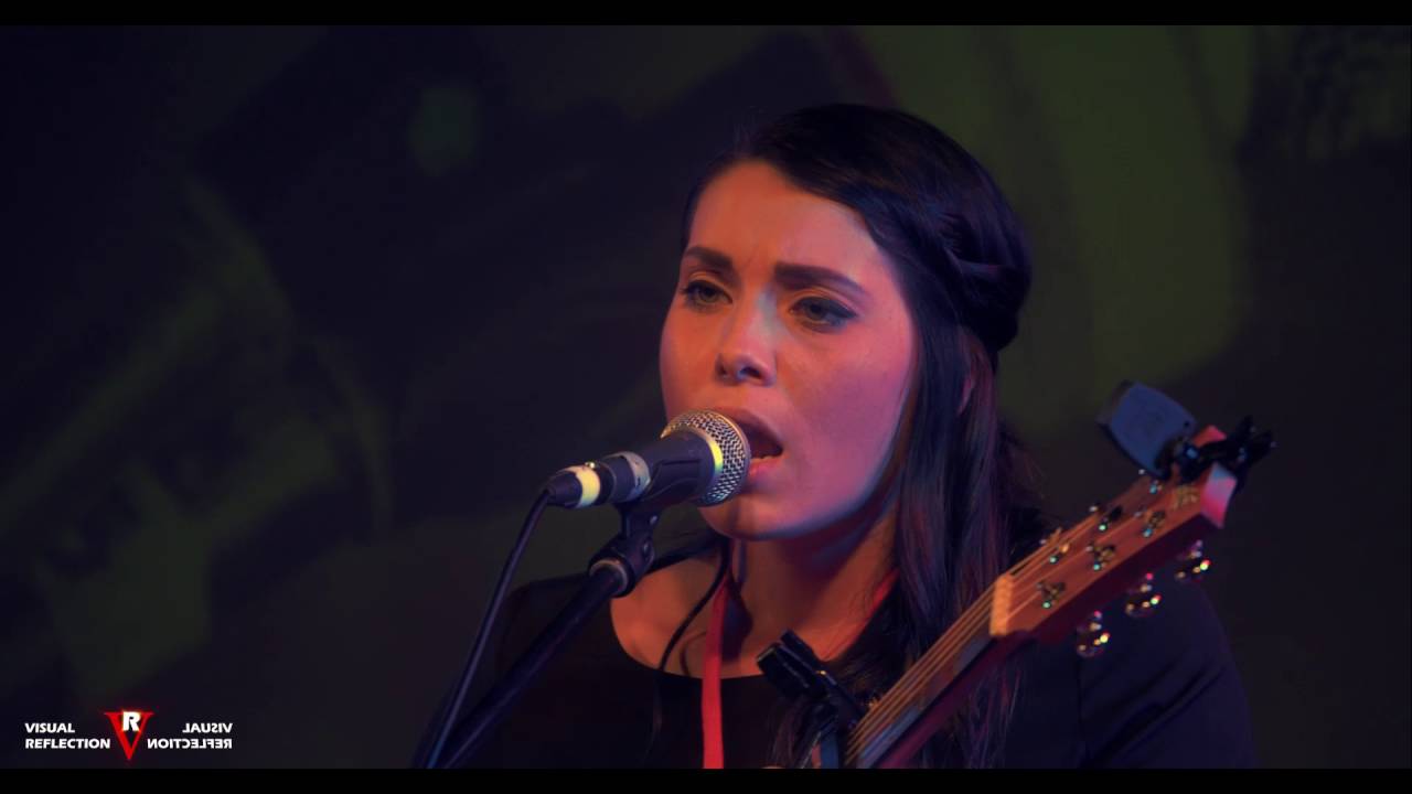 Nicole Cross - Holiday - Live at The Loona Lounge - YouTube