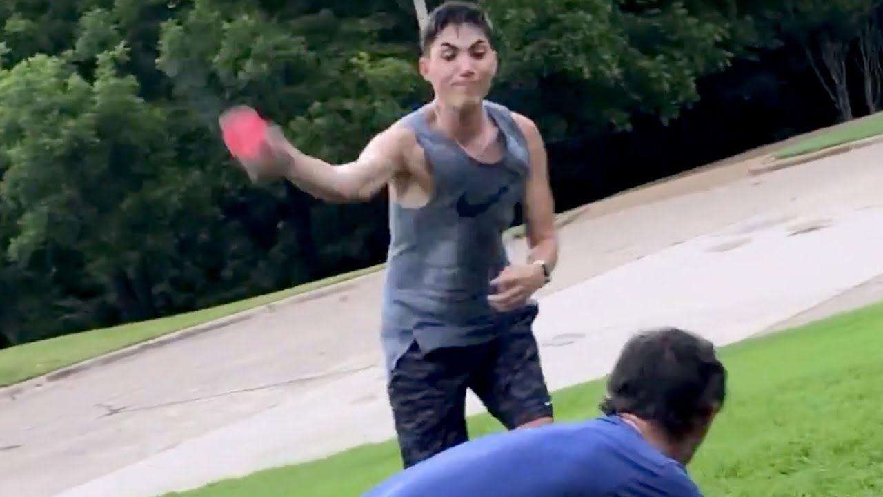 EPIC WATER BALLON FIGHT - YouTube