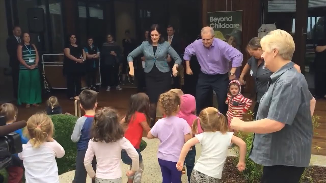 Scott Morrison performs the 'Wombat Wobble' | Nine News Australia 2018 ...